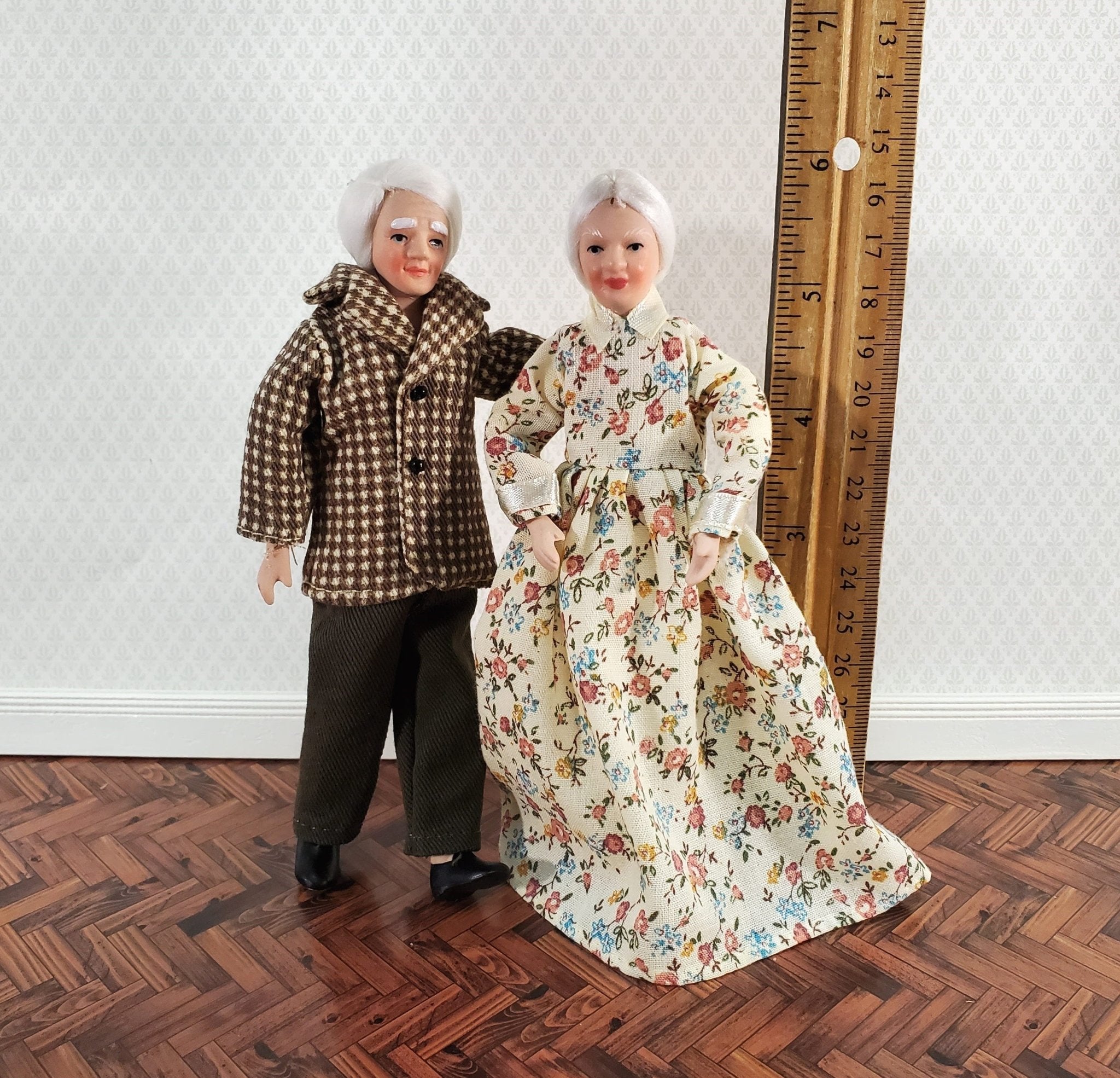 Dollhouse Grandparents Grandma & Grandpa Porcelain Dolls Poseable 1:12 ...